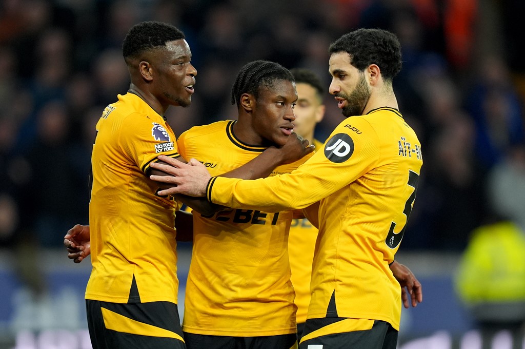 Premiership: Larsen brace lifts Wolves past struggling Southampton ...