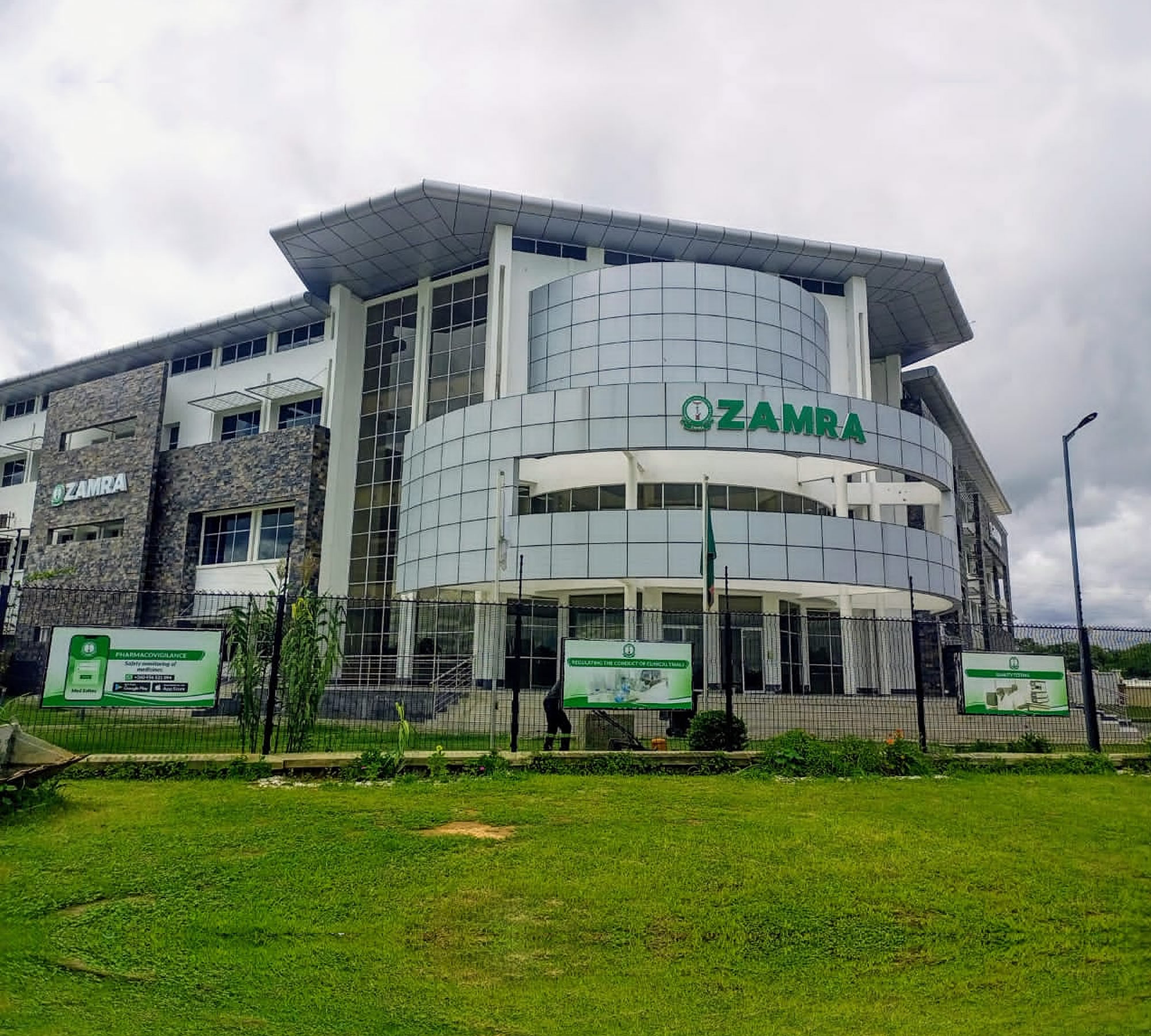 Zambia, Zimbabwe sign pact to strengthen regulation of medical products ...