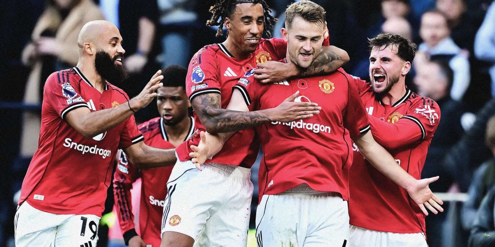 Manchester United snatch dramatic 2-2 draw, as De Ligt denies Spurs ...